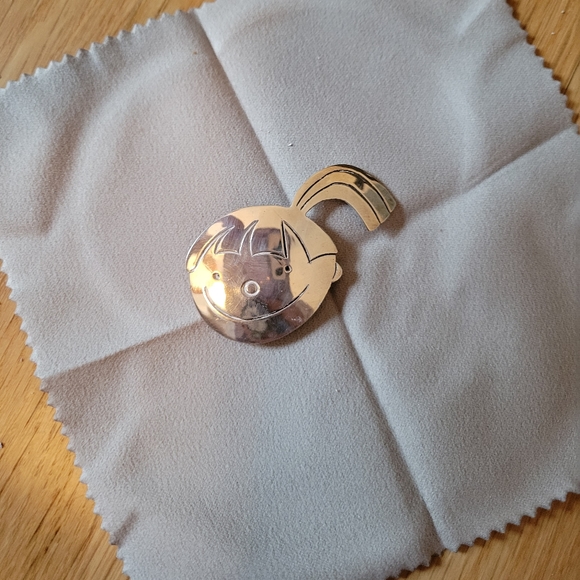 Jewelry | Vintage Mexican Girl Pin | Poshmark